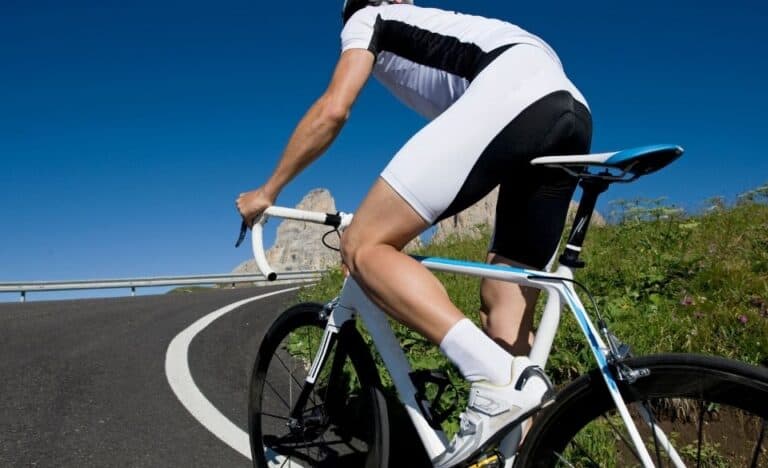 Twisted Pelvis & Hip Position While Cycling – A Complete Guide