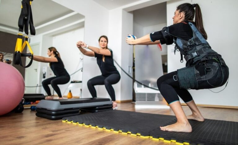 Squatting Barefoot Vs Shoes - What You Need to Know