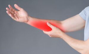 Forearm Pain When Curling - Guide To Bicep Curls 2022