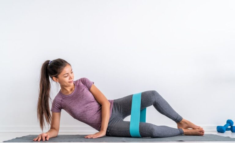 Benefits & Technique of The Clamshell Exercise - SportCoaching