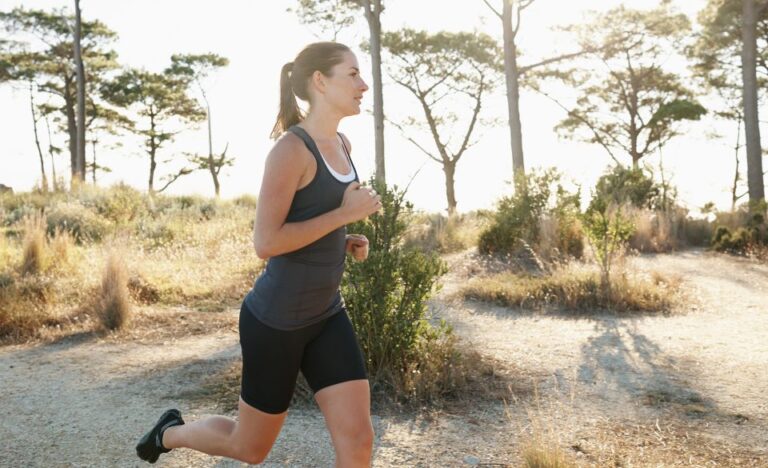 How To Make Running in the Wind Easier - SportCoaching